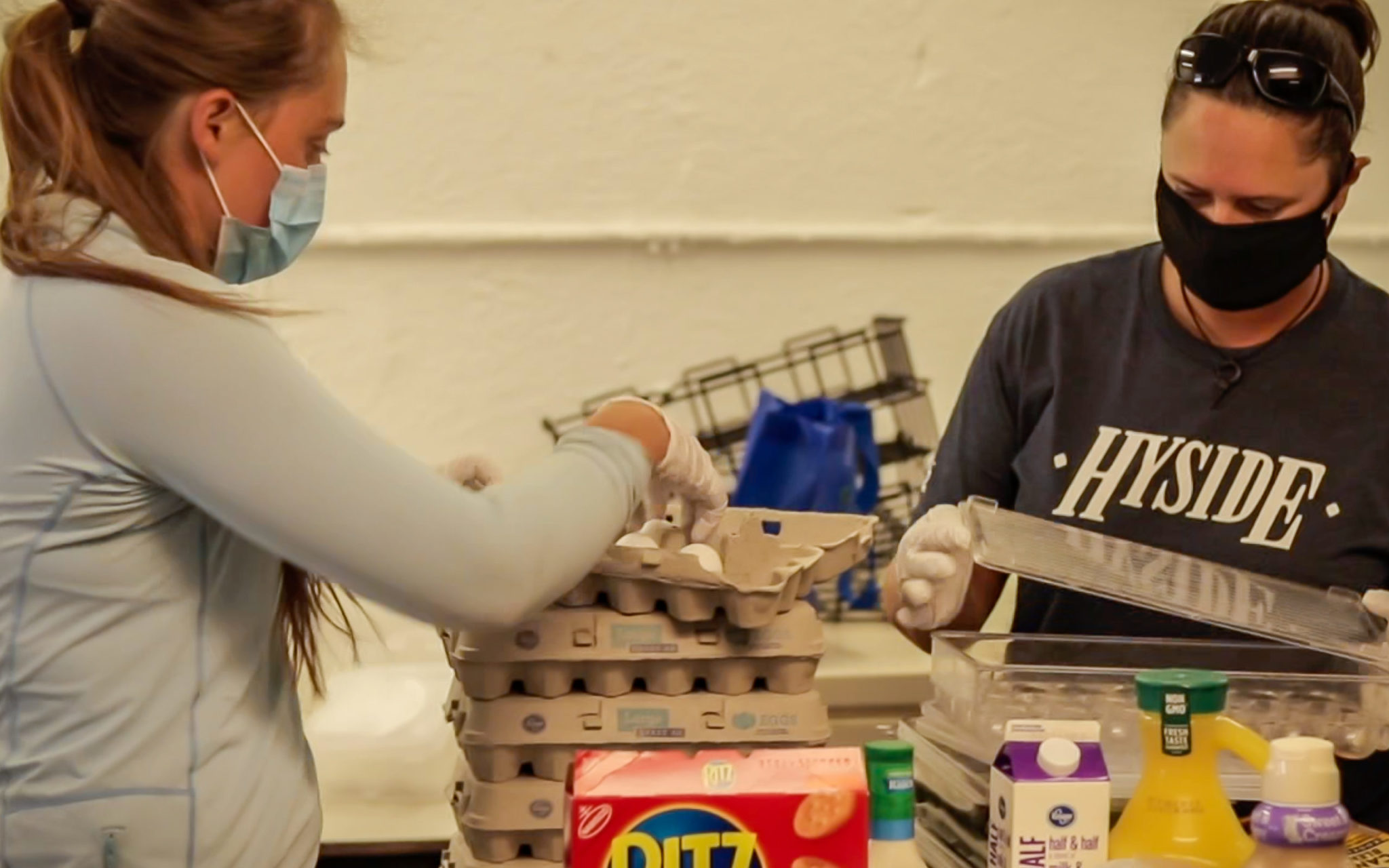 The Magicians Behind a Multi-Day River Trip - Rigging a Raft